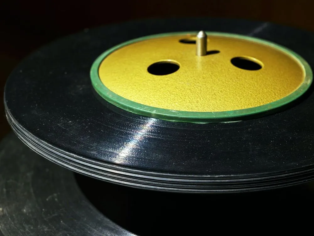 AUSSTELLUNG – DARSHA HEWITT "HIFI WASTELAND II: THE PROTO-PL